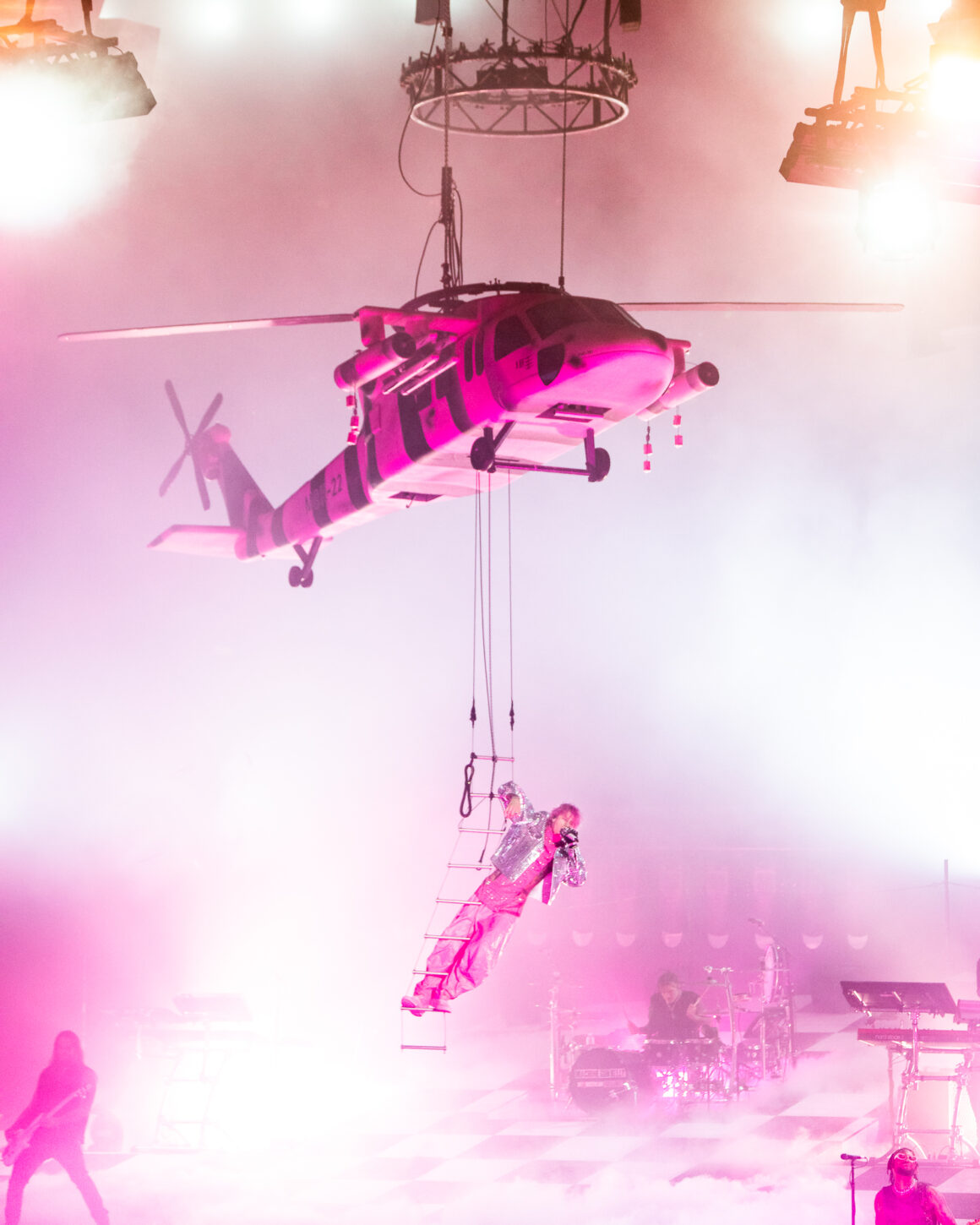 Machine Gun Kelly’s Mainstream Sellout Tour Is A Massive Rock ...